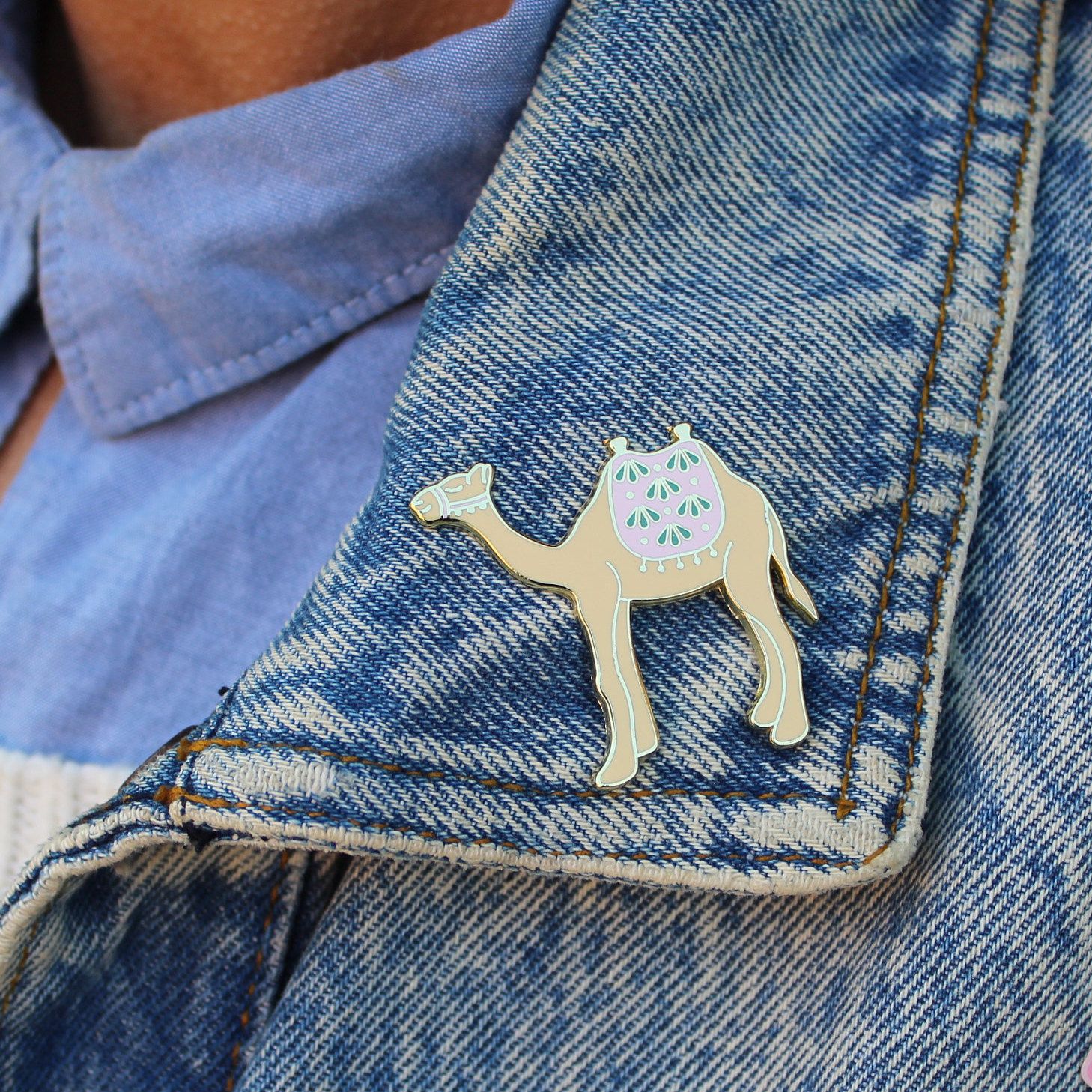 camel-enamel-pin