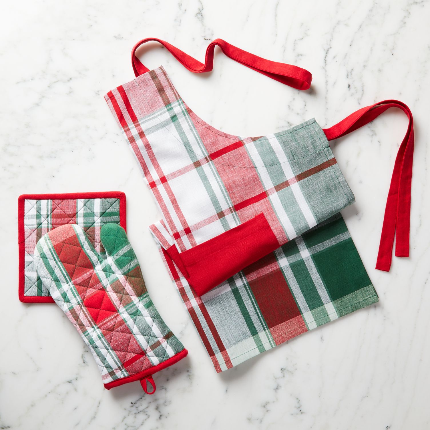 red-green-plaid-kitchen-textiles